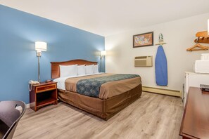 Quarto standard, 1 cama King, para não fumantes | Wi-Fi de cortesia, roupa de cama, despertadores
