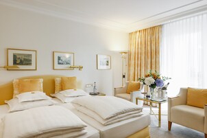 Quarto Duplo, varanda, vista para o jardim | Roupa hipoalergénica, minibar, cofre no quarto 