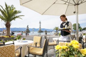 2 restaurantes, pequenos-almoços servidos, cozinha alemã 