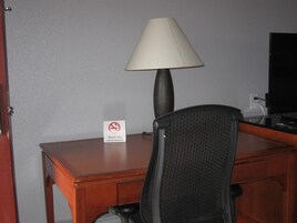 Escrivaninha, ferros/tábuas de passar roupa, Wi-Fi de cortesia