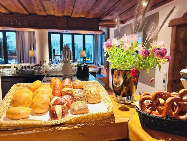 Pequeno-almoço tipo buffet diário incluído 