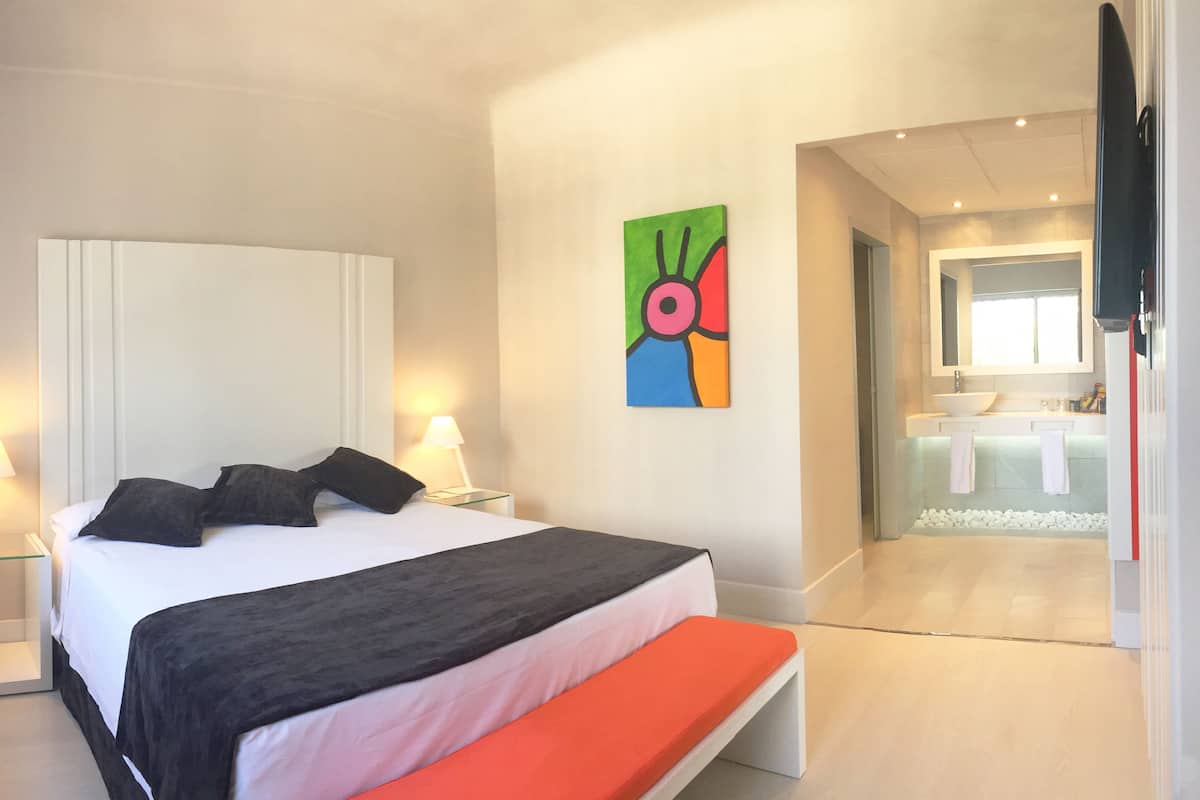 Suite Júnior | Minibar, cofre no quarto, secretária, cortinas/cortinados opacos