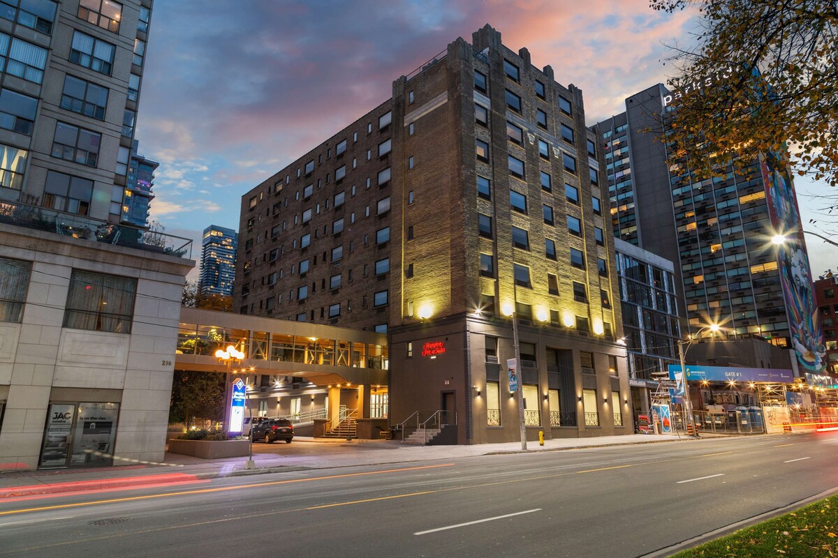 Hampton Inn & Suites by Hilton Toronto Downtown - Latest Reviews, Deals ...