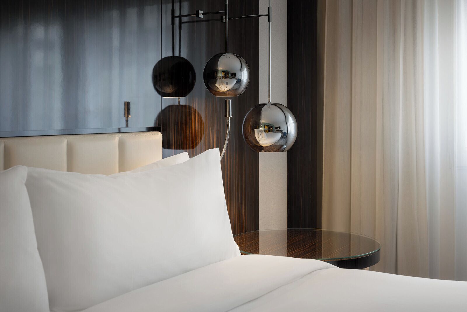 Roupa de alta qualidade, minibar, cofre no quarto 