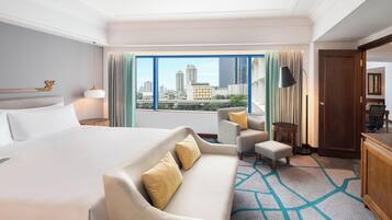 1 King Bed, Club Lounge Access, Terrace, Diplomatic Suite | 1 quarto, minibar, cofre no quarto, secretária