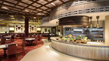 4 restaurantes, café da manhã, culinária internacional