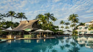 Bar junto à piscina