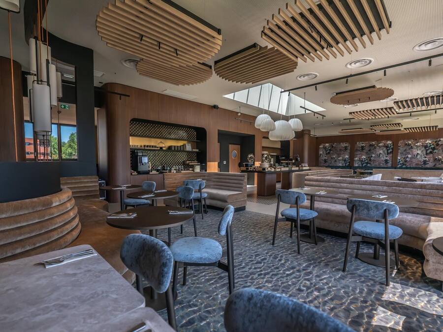Café da manhã feito na hora todos os dias mediante uma taxa