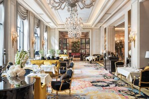 4 restaurantes, pequenos-almoços servidos, cozinha francesa 