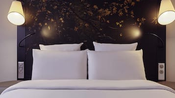 Roupa de alta qualidade, cofre no quarto, secretária