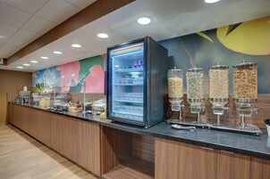 Café da manhã com buffet grátis todos os dias