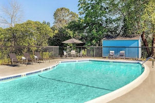 Piscina exterior sazonal