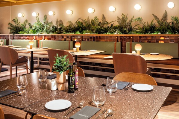 Pequeno-almoço tipo buffet diário (20 EUR por pessoa) 