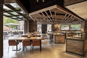 2 restaurantes, café da manhã, culinária americana