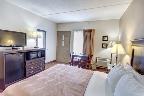 Quality Inn West Reviews, Deals & Photos 2024 - Expedia