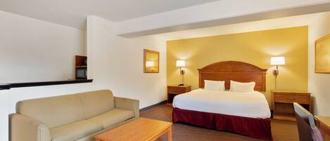 Quarto, 1 cama King e sofá-cama | Roupas de cama premium, edredons de pluma, camas com colchões pillow-top