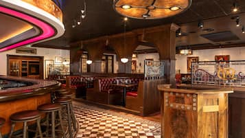 2 restaurantes, pequenos-almoços servidos