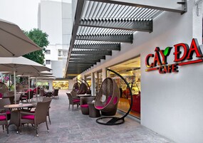 3 restaurantes, café da manhã, culinária internacional