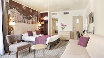 Roupas de cama premium, frigobar, cofres nos quartos