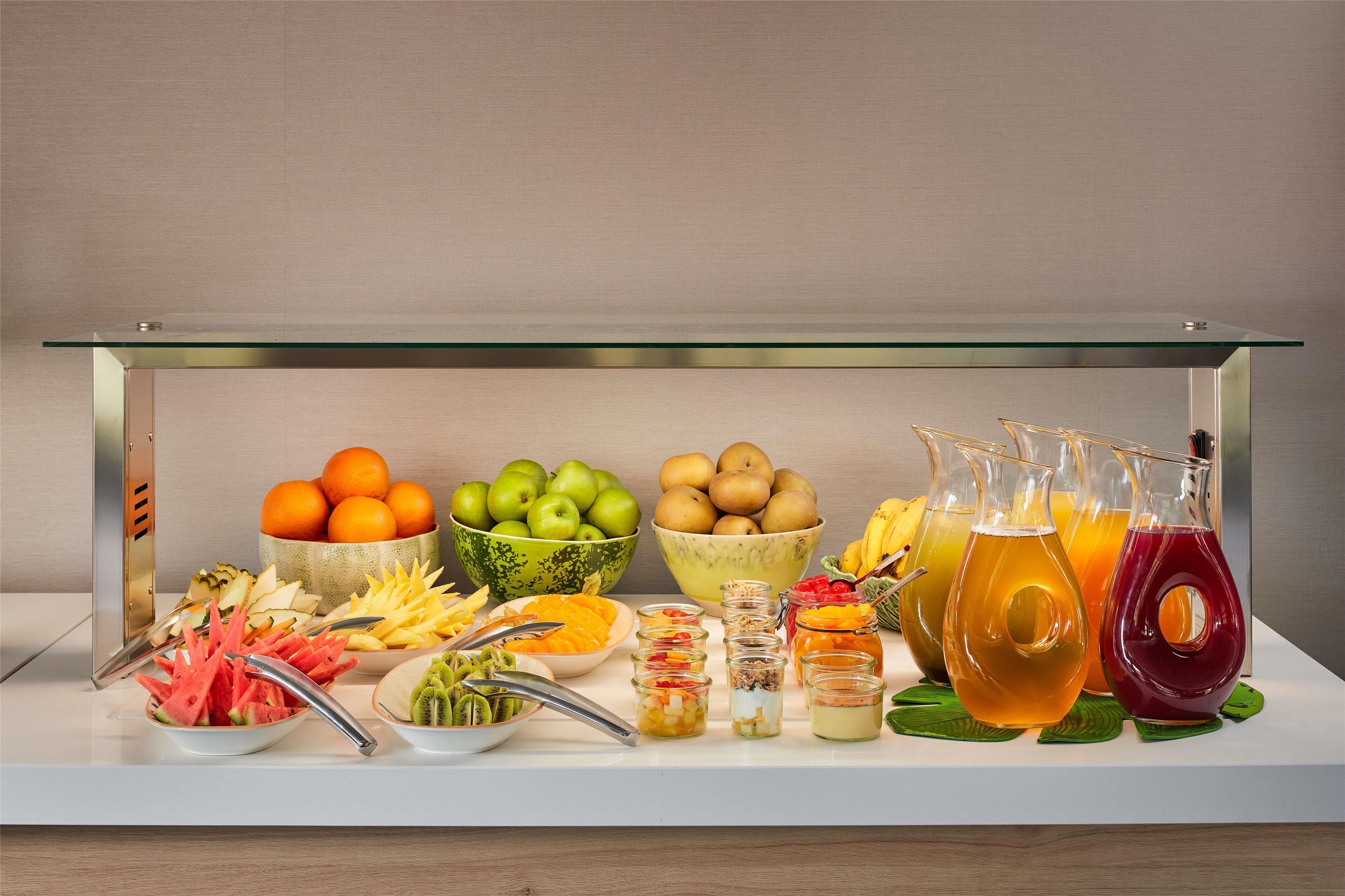 Pequeno-almoço tipo buffet diário mediante uma taxa 