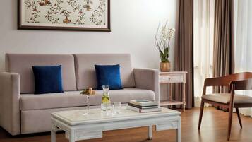 Minibar, cofre no quarto, secretária, cortinas/cortinados opacos