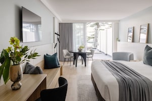 Roupa de alta qualidade, camas de colchão pillowtop, minibar