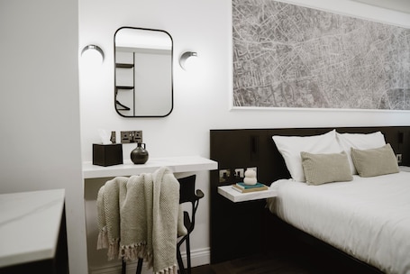 Quarto Signature | Cofre no quarto, secretária, Wi-fi grátis, roupa de cama fornecida . STG Hotel London Oxford Street