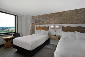 Quarto, 2 camas de casal, Vista para a cidade (NYC Skyline) | Roupa de alta qualidade, camas de colchão pillowtop, cofre no quarto 