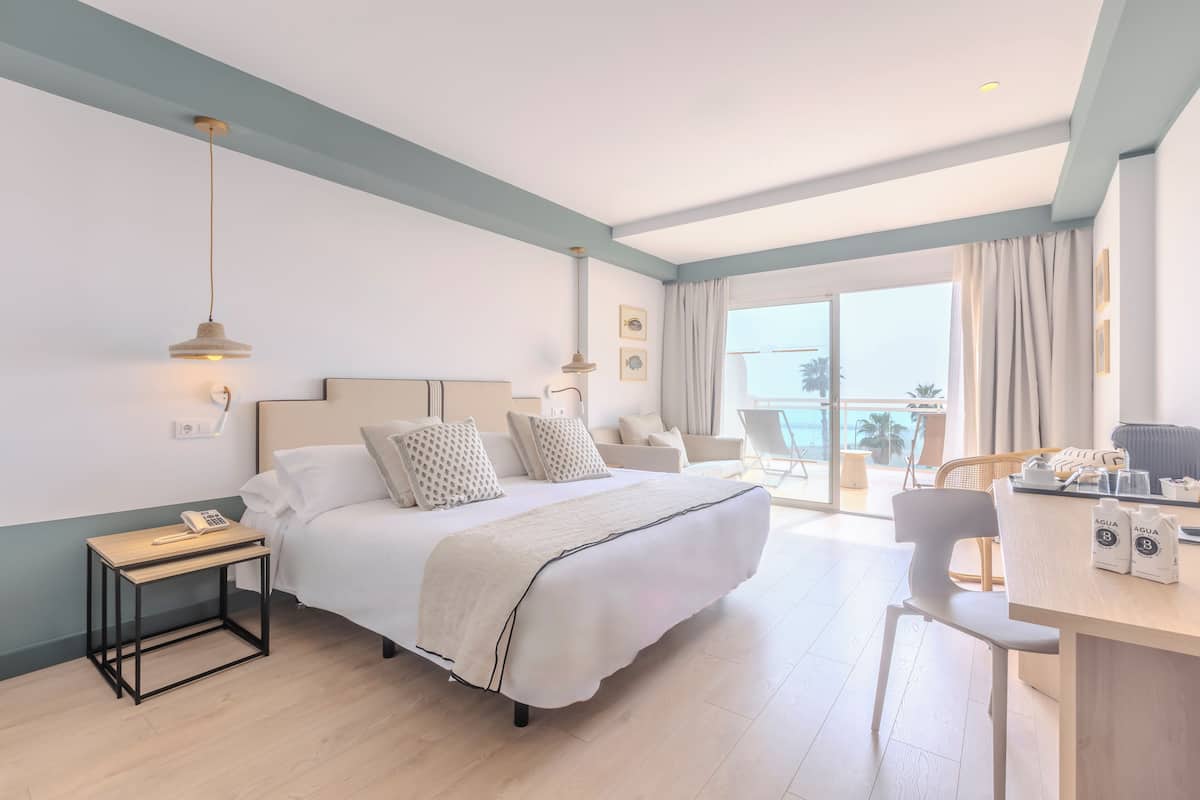 Quarto triplo, sacada, vista para o oceano | 1 quarto, frigobar, cofres nos quartos, escrivaninha
