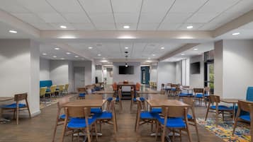 Pequeno-almoço tipo buffet diário incluído