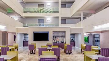 Café da manhã continental grátis