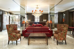 Área de estar no saguão