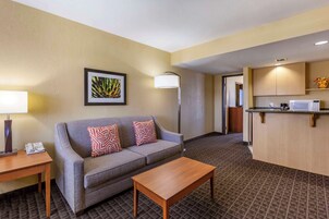 Suíte, 2 camas de casal, para não fumantes, sacada (with Sofabed) | Roupas de cama premium, camas com colchões pillow-top