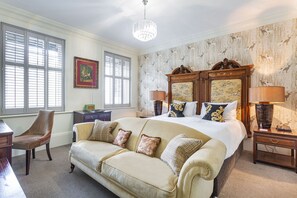 Quarto casal superior | 1 quarto, individualmente decorados, individualmente mobiliados