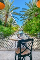 2 restaurantes, pequenos-almoços servidos, cozinha espanhola 