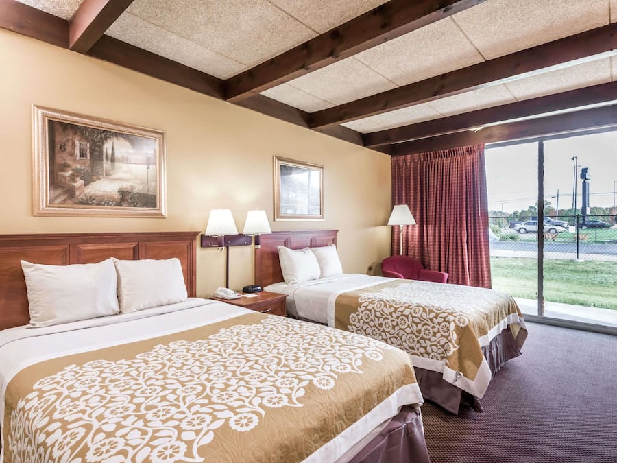 Quarto casal, 2 camas de casal, para fumantes | Escrivaninha, cortinas blackout, Wi-Fi de cortesia, roupa de cama