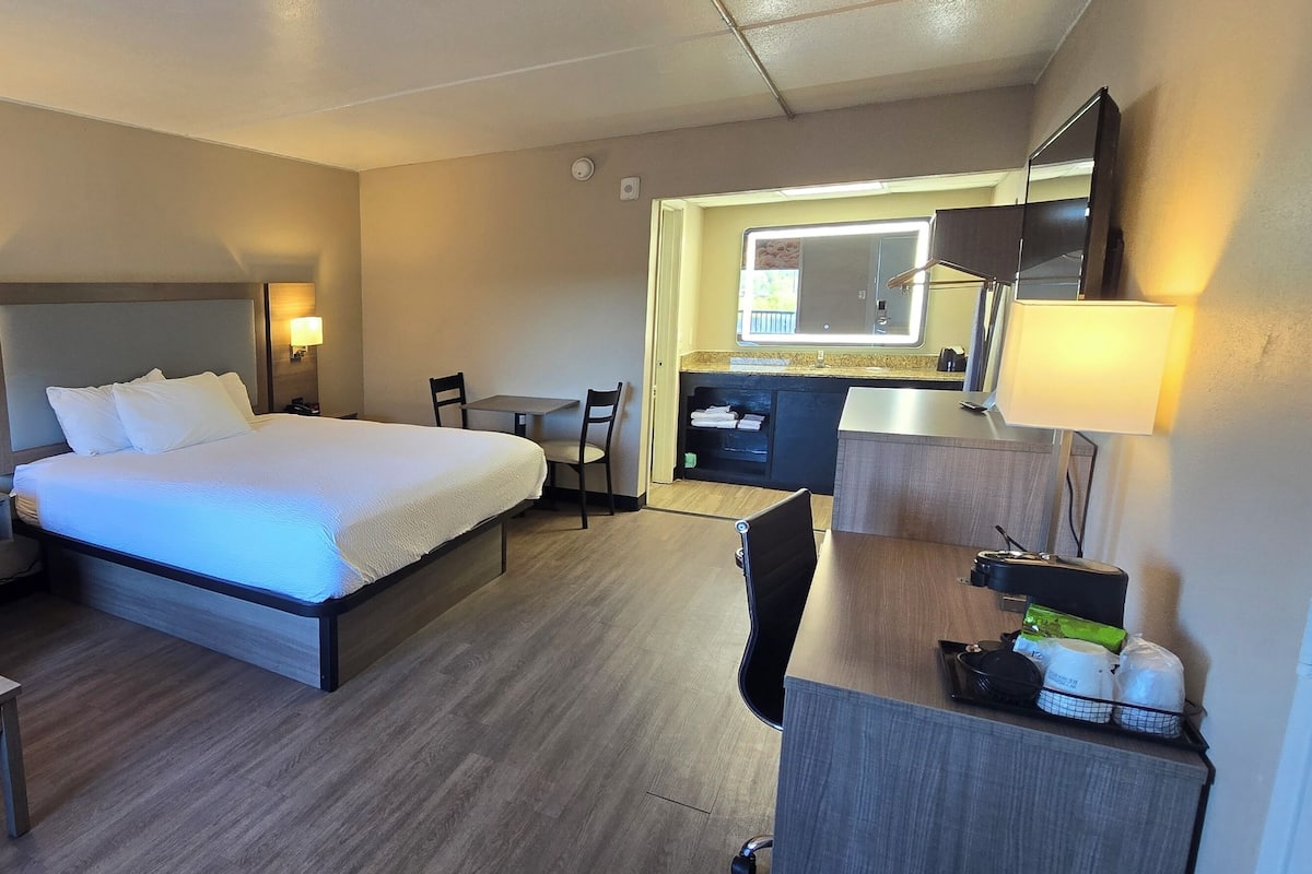 Suite-Estúdio, 1 cama king-size, não fumadores | Roupa de alta qualidade, com decoração personalizada