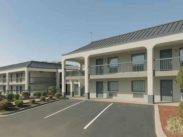 Baymont By Wyndham Fayetteville - Fayetteville, NC