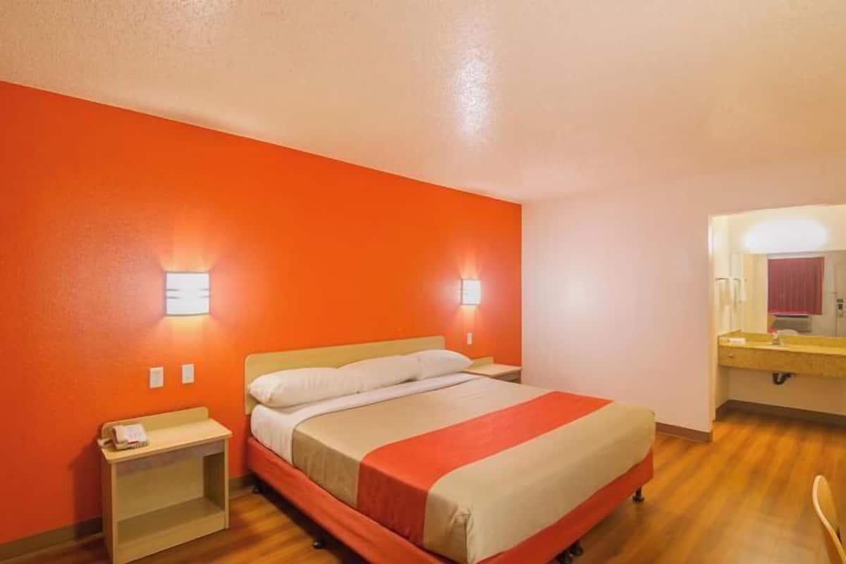 Escrivaninha, Wi-Fi de cortesia, roupa de cama