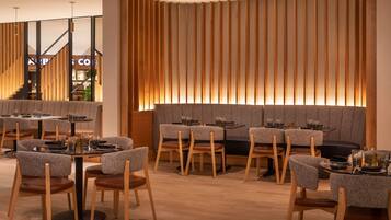 Café da manhã completo todos os dias mediante uma taxa