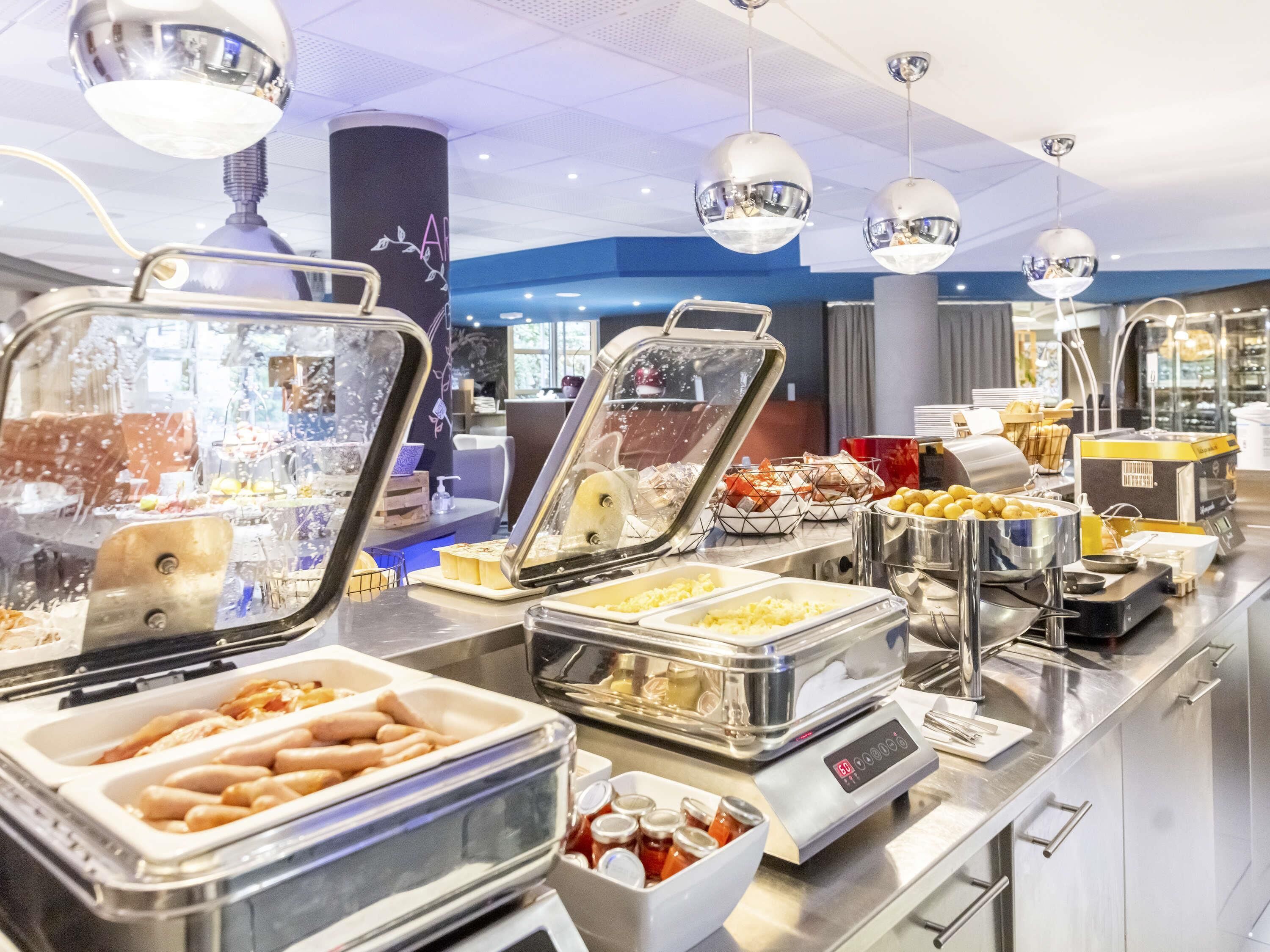 Pequeno-almoço tipo buffet diário mediante uma taxa 