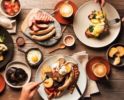 Café da manhã feito na hora todos os dias mediante uma taxa
