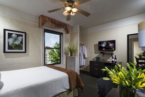 Roupa de alta qualidade, minibar, secretária 