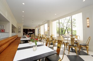 Pequenos-almoços, almoços e jantares servidos 