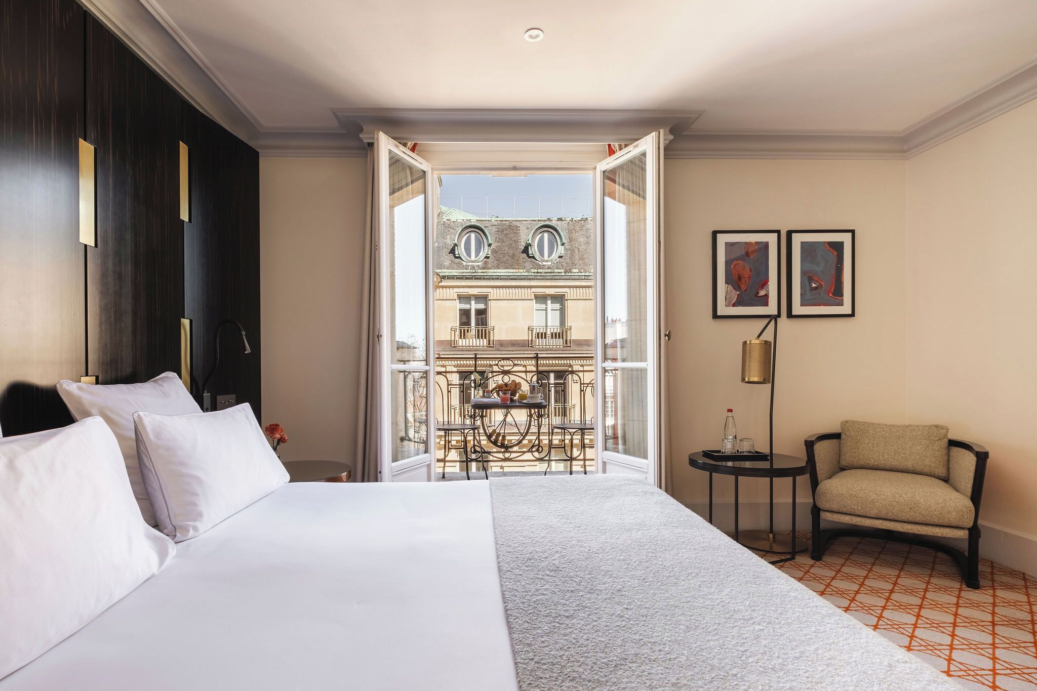 Quarto luxo, sacada | Roupas de cama premium, frigobar, cofres nos quartos, escrivaninha