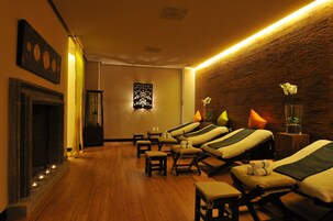 Salas para tratamentos a dois, sauna seca, banheira de hidromassagem