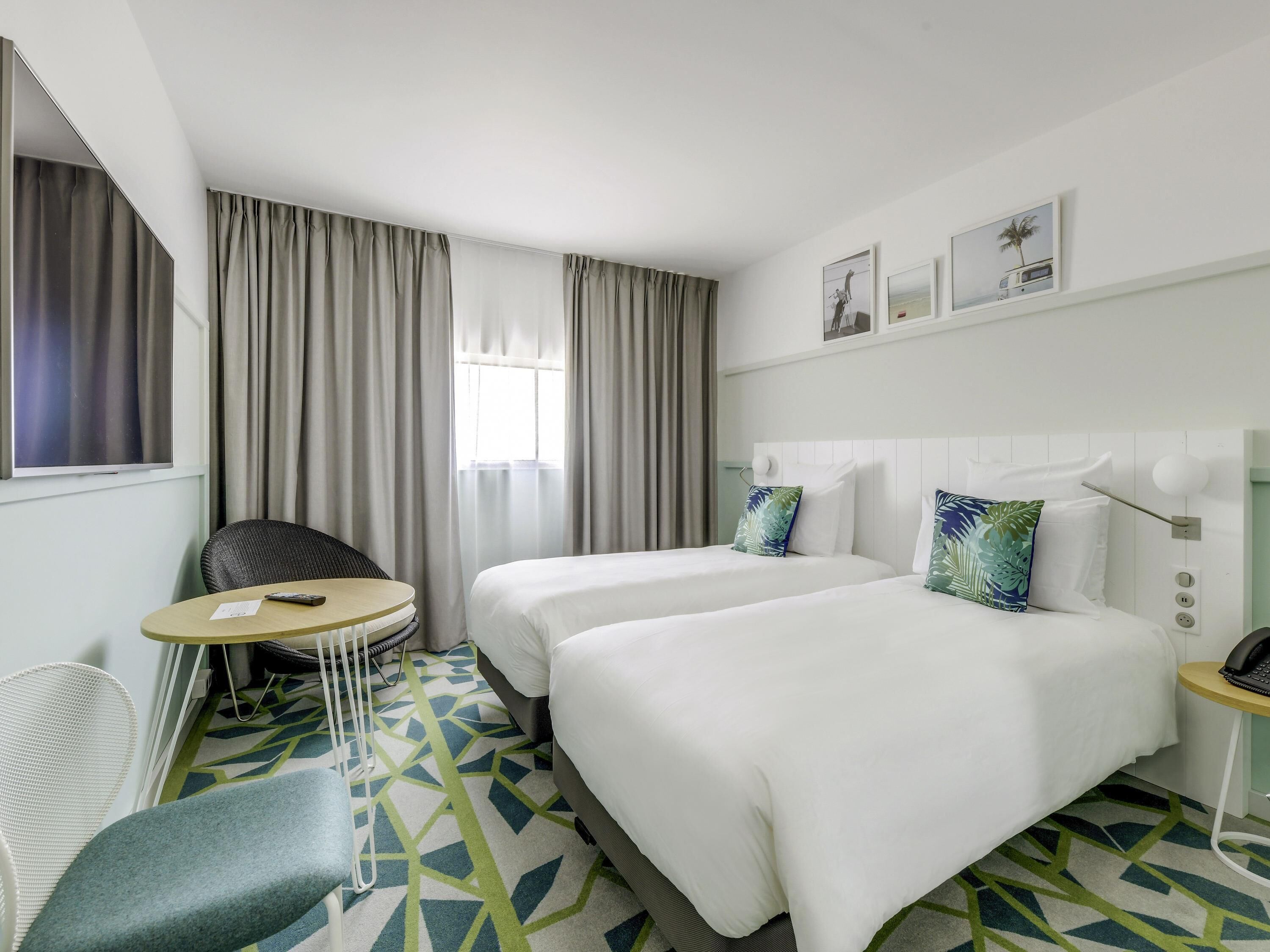 Quarto Standard, 2 camas individuais | Roupa de alta qualidade, secretária 