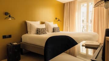 Quarto Superior | Roupa de alta qualidade, cofre no quarto, secretária