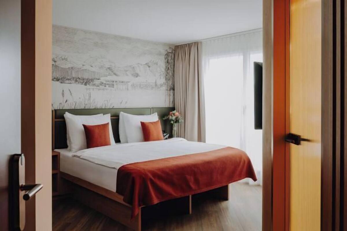 Roupa de alta qualidade, cofre no quarto, cortinas/cortinados opacos 