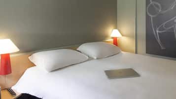Quarto Duplo Standard, 1 cama de casal | Roupa de alta qualidade, secretária, quartos insonorizados